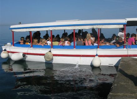 Otroci s Celjskega na Debeli rtič s Tušem - Tuš trgovine